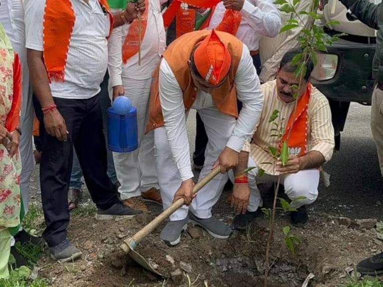 MLA of Udhna constituency Manubhai Patel takes out rally, pledges to ...